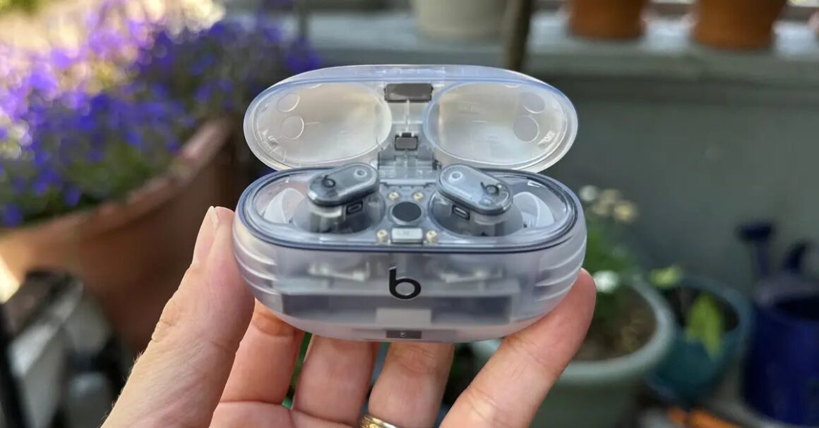 Beats Studio Buds Battery Life & Charging Guide - Lyf Simplified